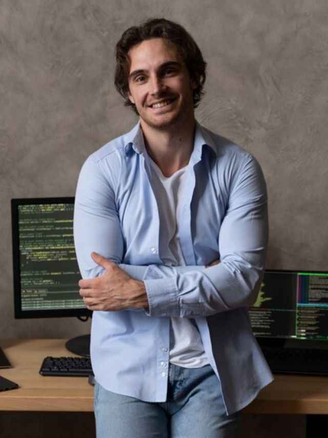 Data Scientist vs. Software Engineer: Which is better? | Admissify Data Scientist vs. Software Engineer: Which is better? | Admissify