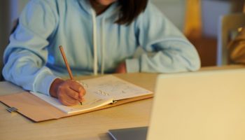 PTE Writing Essay Template For 90 Score | Admissify Blog